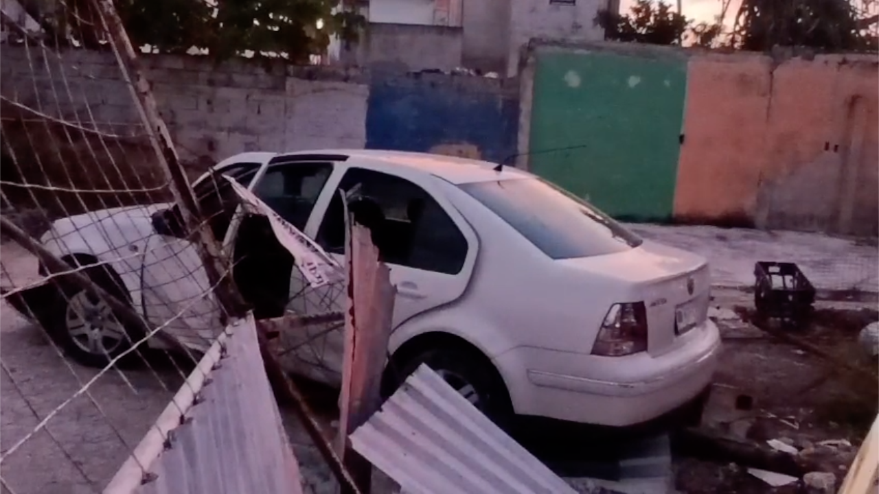 JETTA SE ESTRELLA CONTRA LAVADERO Y CONDUCTOR ESCAPA EN TAXI - Tribuna ...